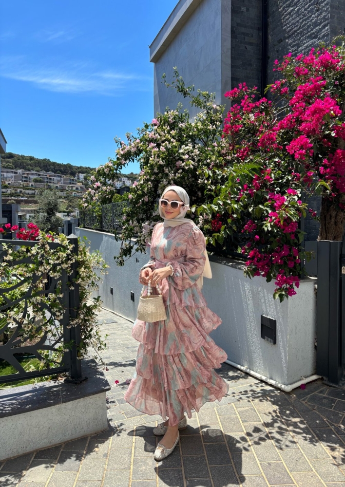 Eliora Katlı Fırfırlı Desenli Şifon Elbise Pembe Modelleri En Uygun ...